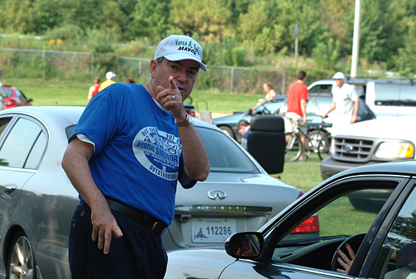 Volunteers smooth campus arrival