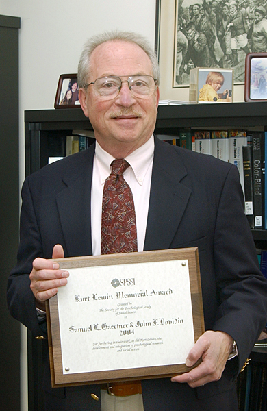 Professor, alumnus receive top psychology honor