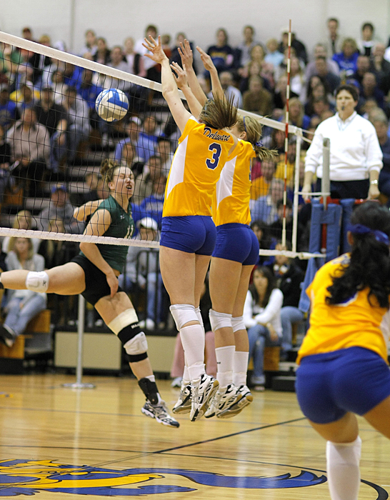 UD volleyball team to visit California, Carolinas