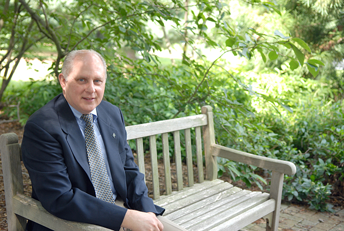 Prof. Saylor named Poultry Science Association fellow