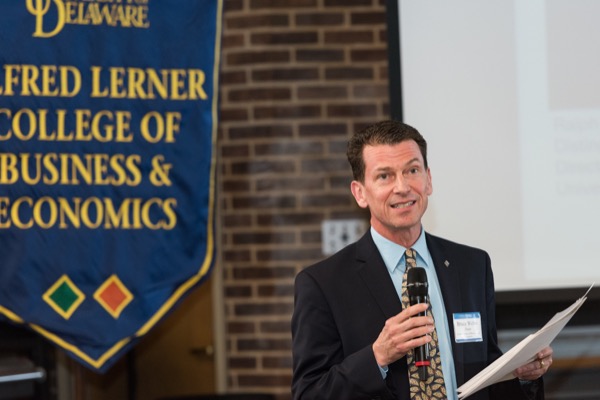 Exploring journalism's shift from the newsstand to the smartphone