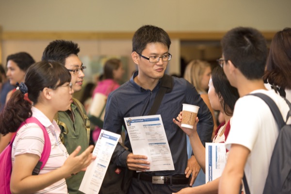700-plus welcomed at UD's new graduate student orientation